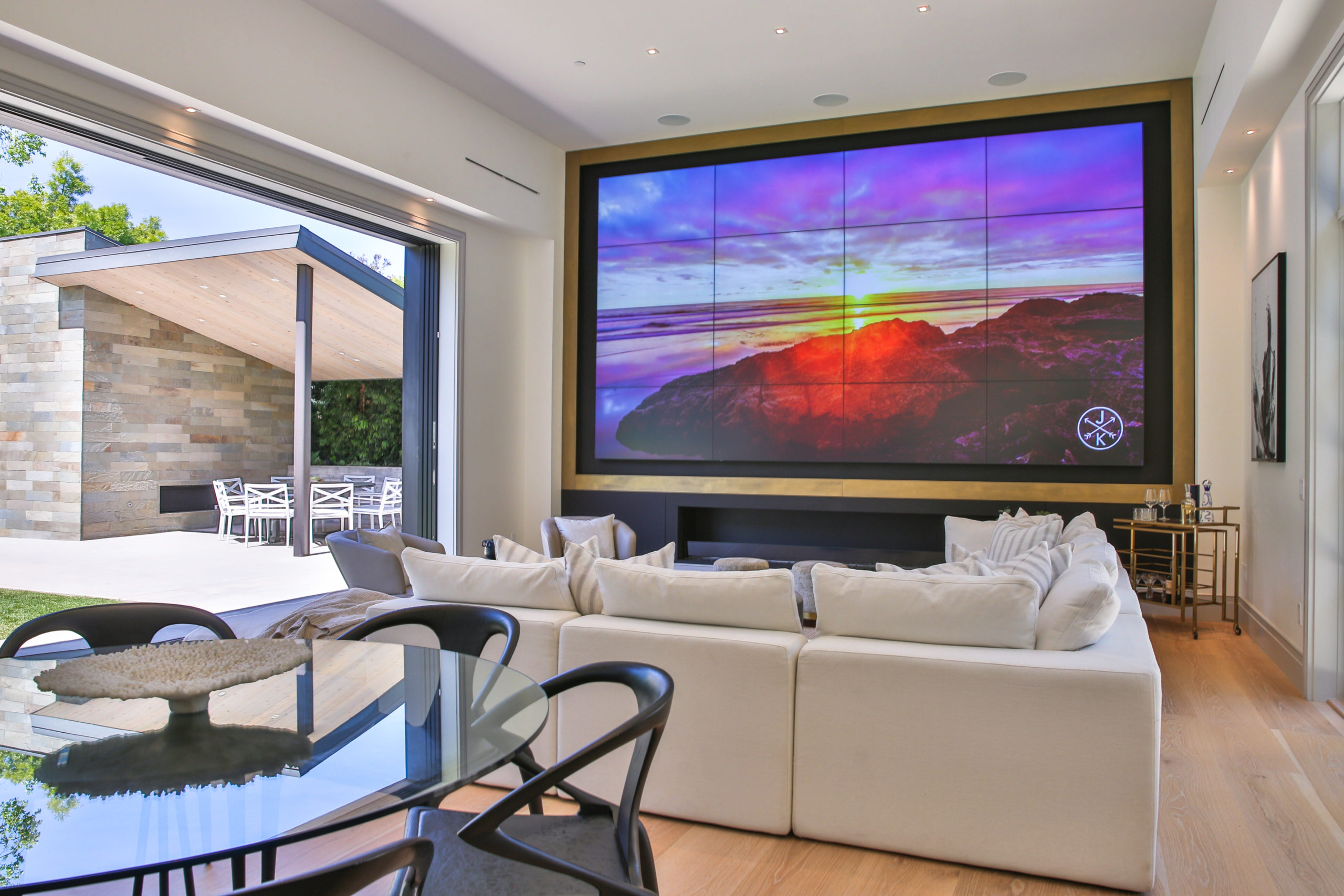 Planar Video Wall in the Home - Residential Systems